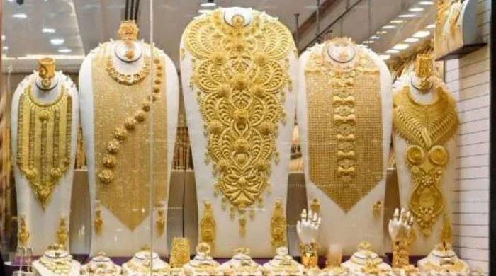 Gold prices surge by Rs1,800 per tola, hit new record