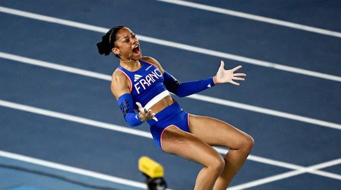 Bonnin wins world indoor pole vault gold, Holloway cruises