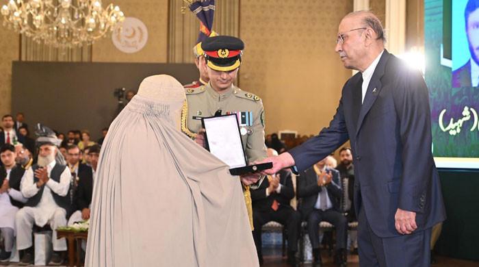 Military awards for officers, soldiers of Army, Navy and Air Force ...