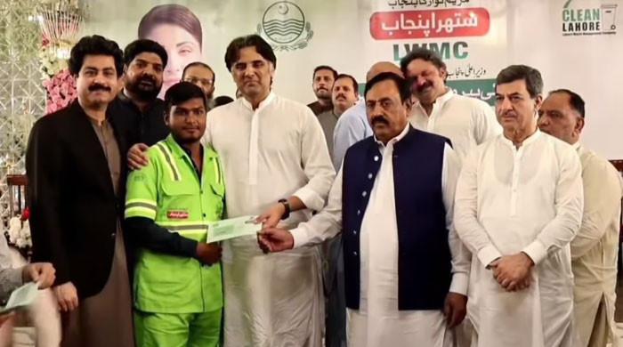 Sanitary workers given cheques