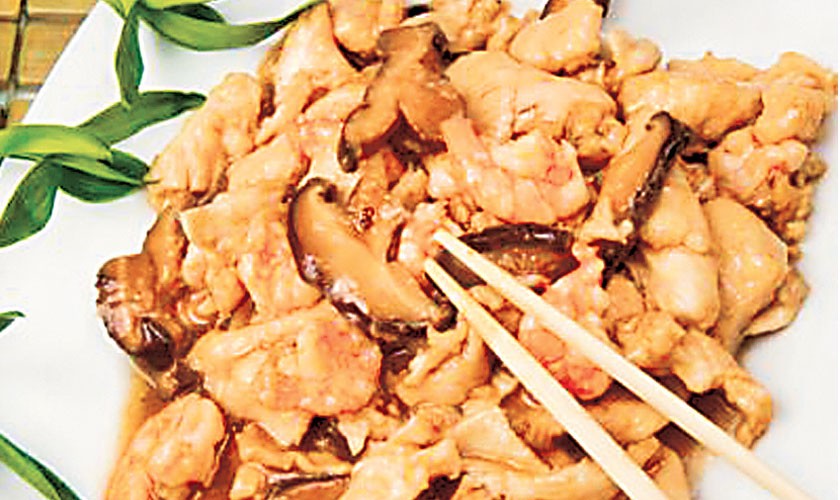 Stir fried chicken with bamboo shoots & mushrooms