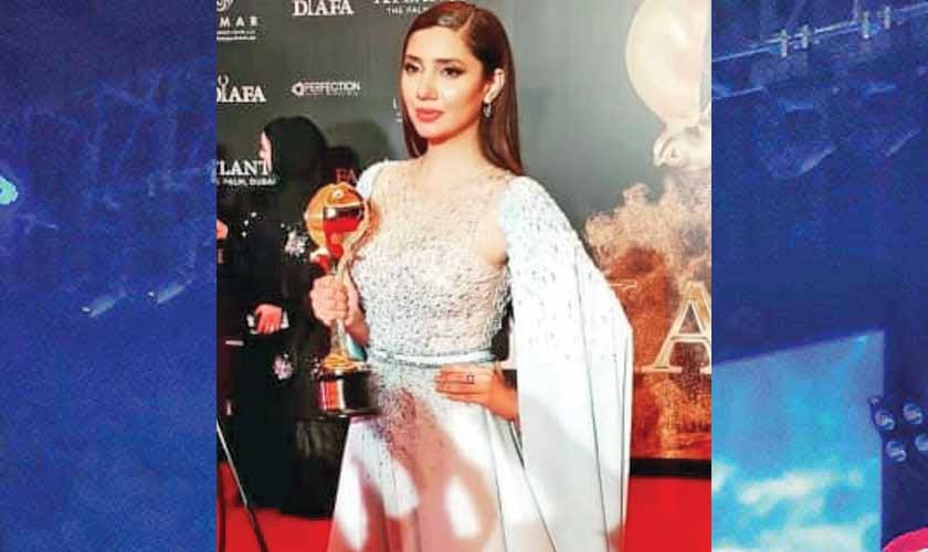 Mahira Khan honoured at the DIAFA awards in Dubai