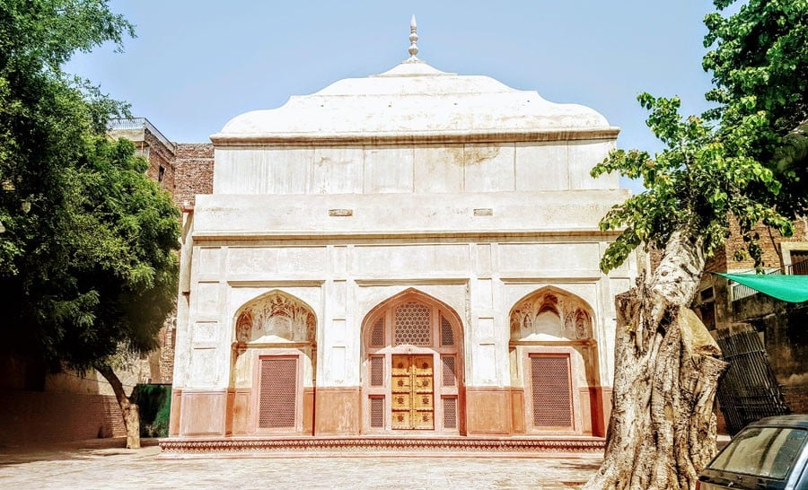 Princess Zaibun Nisa, the Obscure | Shehr | thenews.com.pk