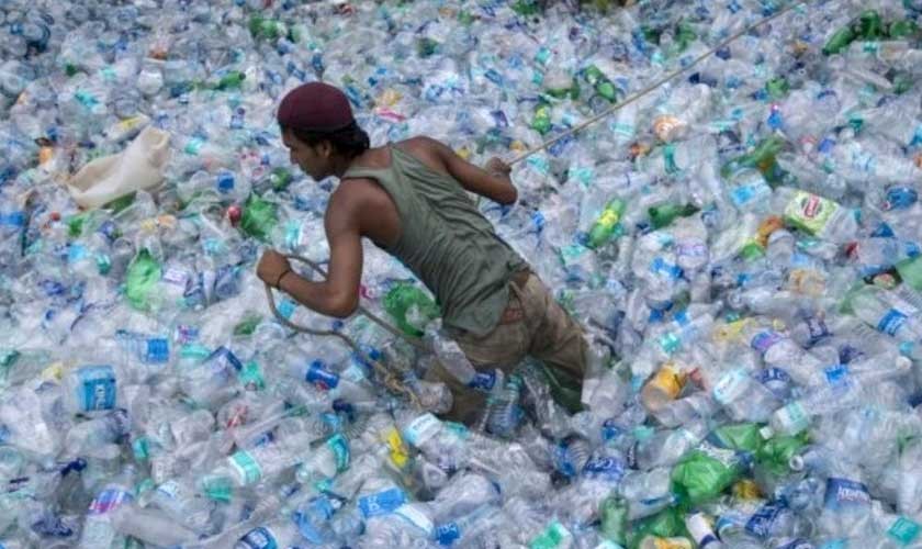 Unwrapping the plastic policy: Ridding Pakistan of plastic | Political ...
