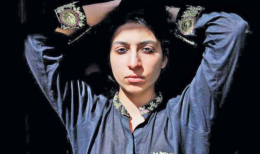 ONLINE THERAPY! Love anatomy, Arooj Aftab and a century old poem ...