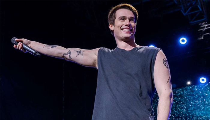 Nicholas Galitzine swoons over fan after 'The Idea of You' SXSW premiere