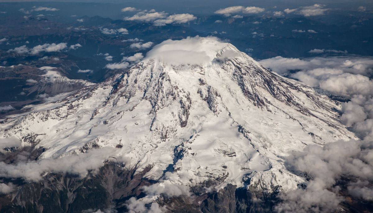 America’s most dangerous volcano enters 72-hour tremor phase, eruption ...